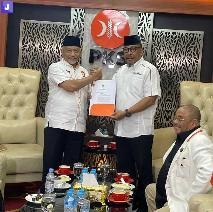 Murad - Michael Terima Golden Ticket dari Presiden PKS | JejakInfo.id