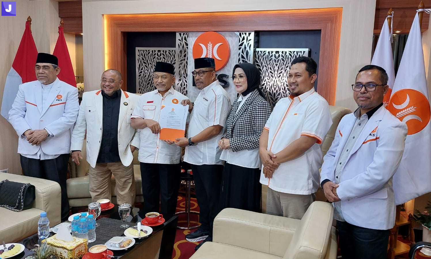 Murad - Michael Terima Golden Ticket dari Presiden PKS | JejakInfo.id